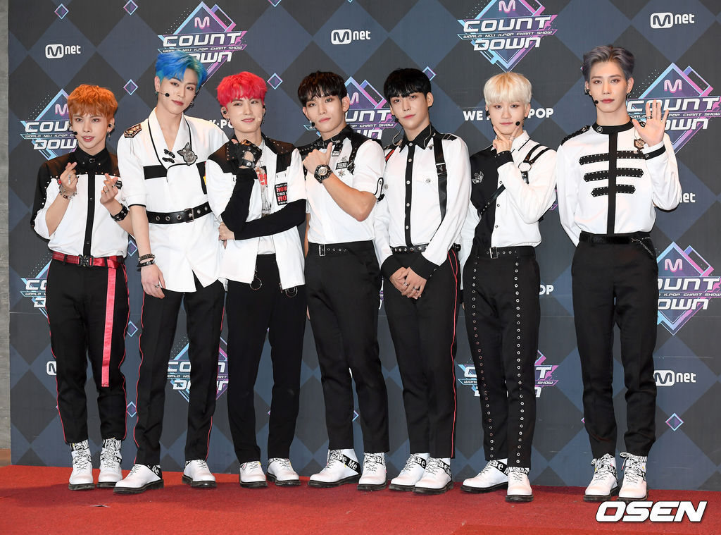 AWEEK: ♪K-POP PHOTO ALBUM♪